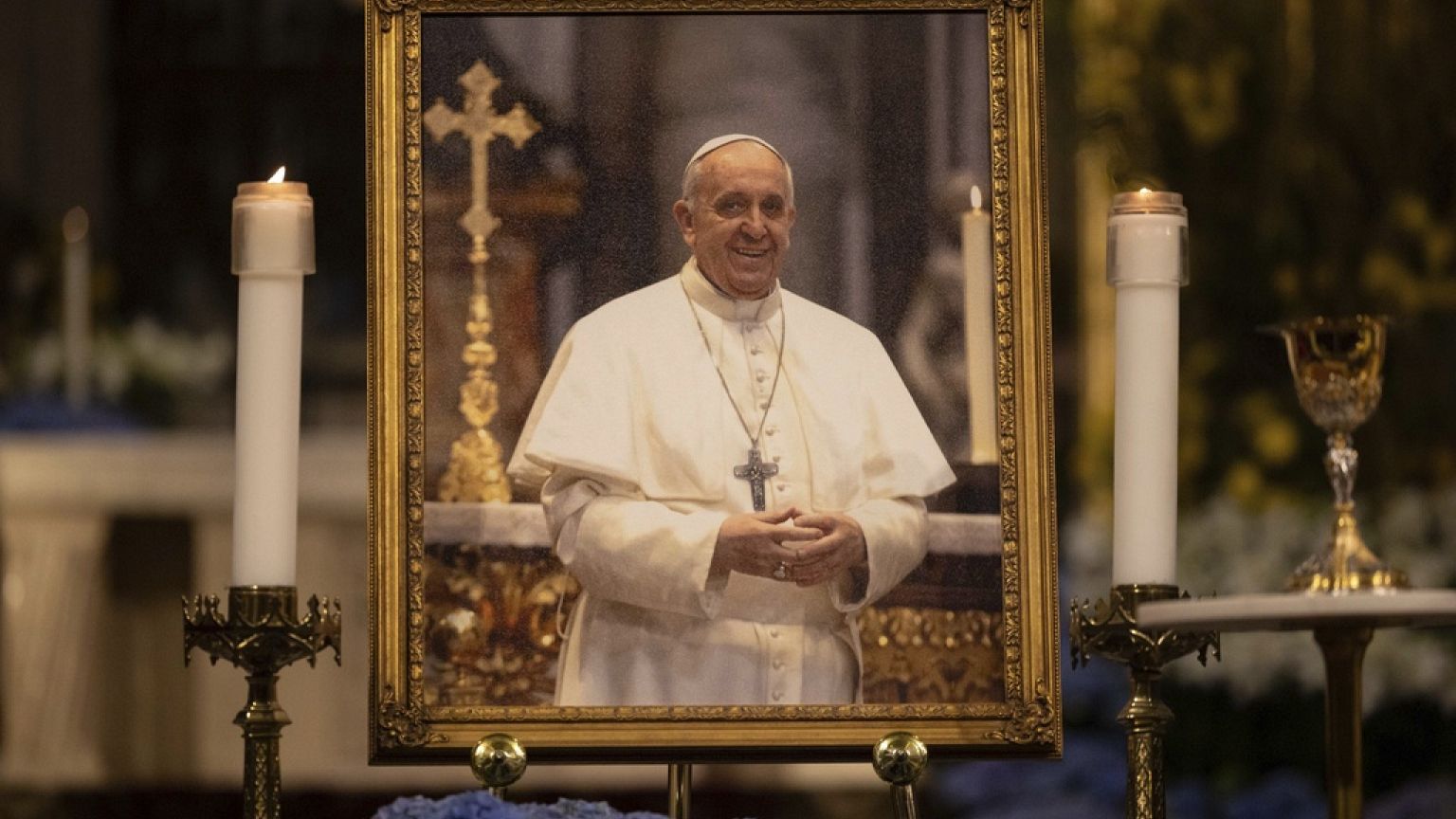 Papa Francisco morreu de AVC e subsequente paragem cardíaca, afirma o ...