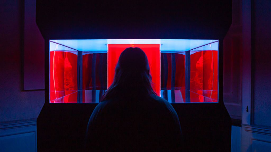 Rachel Zegler serenades London from Palladium balcony in Evita - but ...