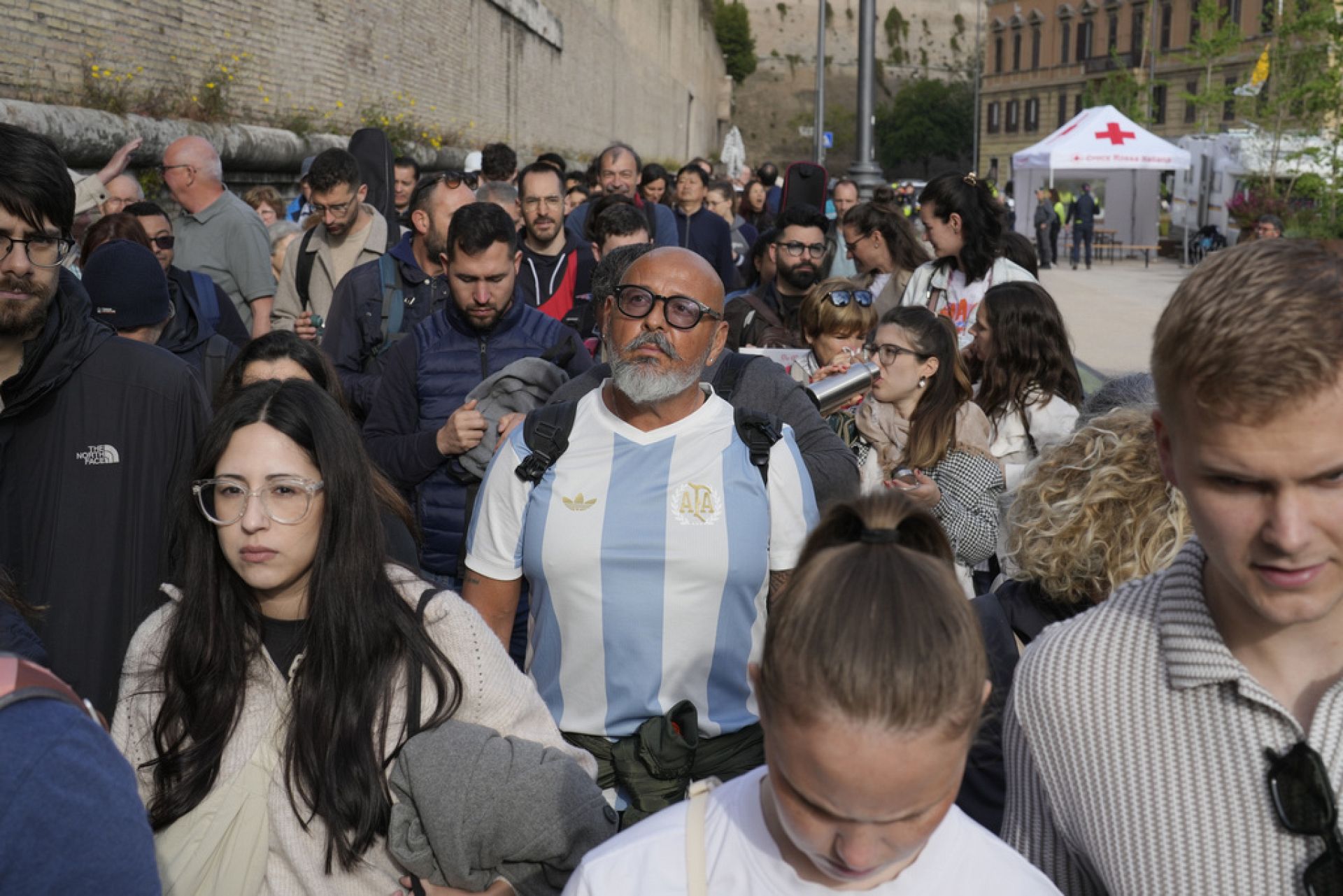 'It's so beautiful here but I miss the pope': Faithful and tourists in ...