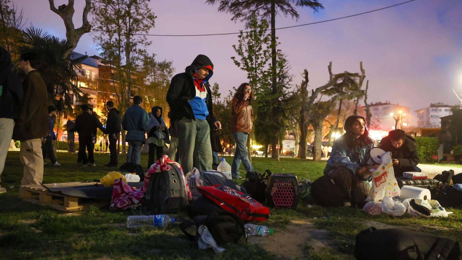 Video. Filmati mostrano il terremoto a Istanbul mentre continuano le ...