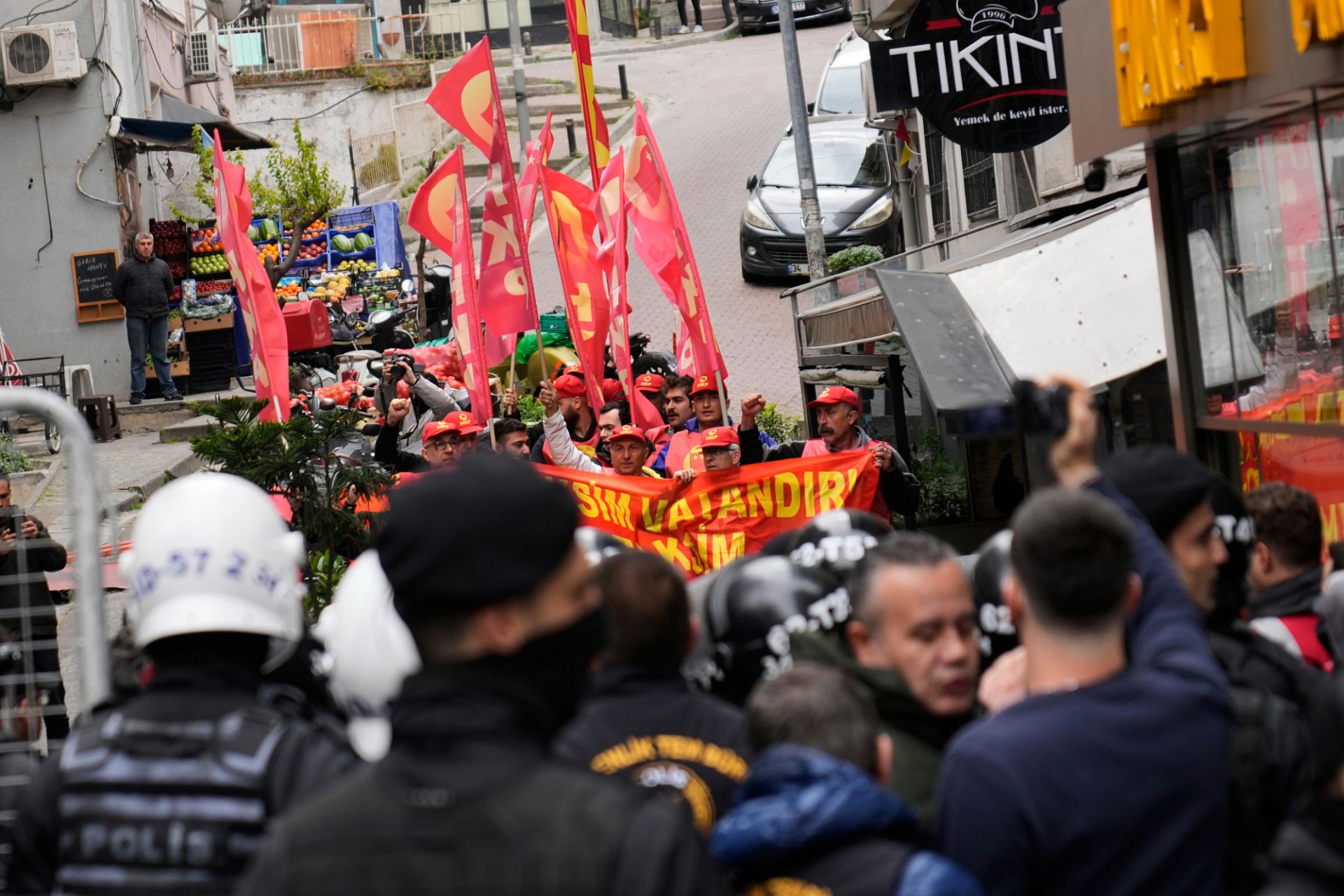 Primo Maggio in piazza: le manifestazioni di lavoratori e sindacati da Roma a Tokyo | Euronews