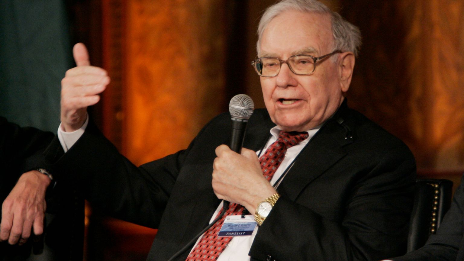 Billionaire investor Warren Buffett to step down after 60 years of ...
