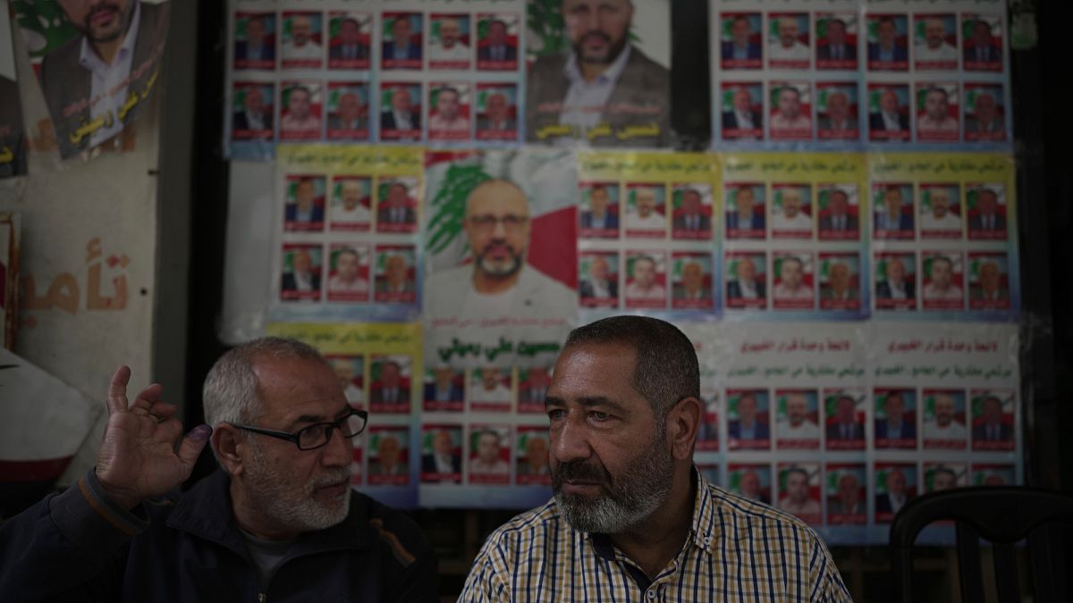 Los libaneses acuden a las urnas por primera vez desde el alto el fuego ...
