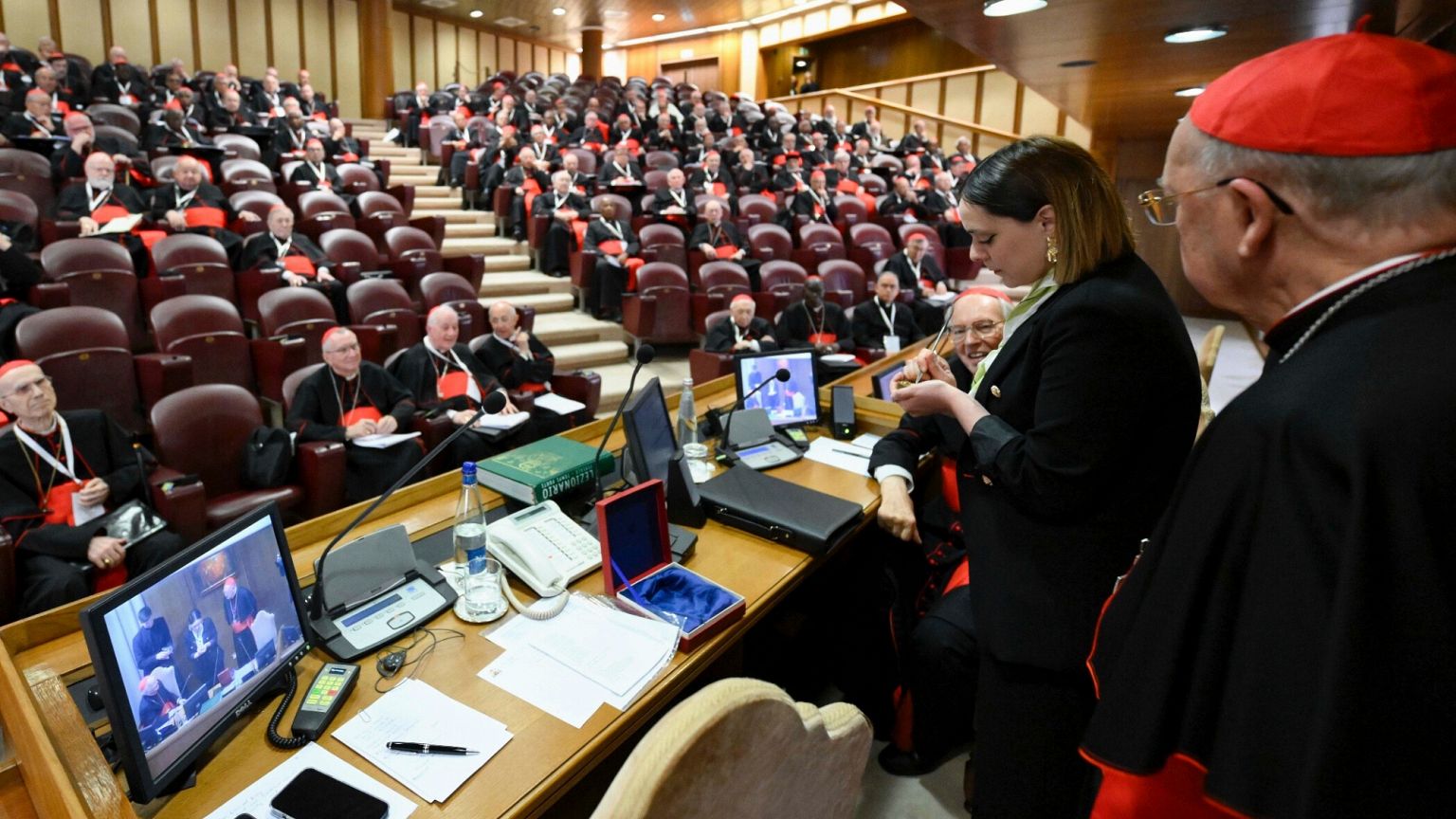 Kardinaller, Vatikan’daki konklav öncesi toplantılarını tamamladı ...