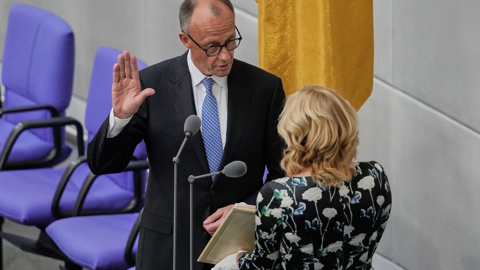 Merz como chanceler alemão é "cativo do SPD", diz cientista político ...