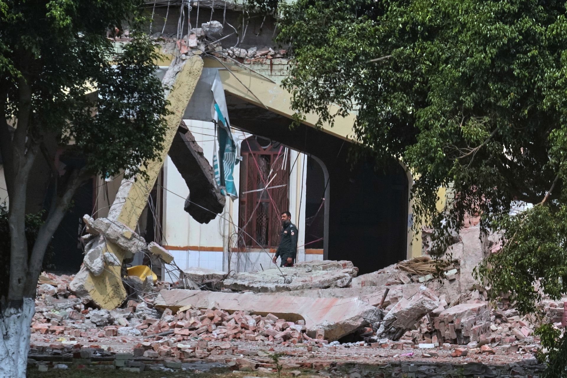 Death toll rises on both sides as India fires missiles into Pakistan in ...