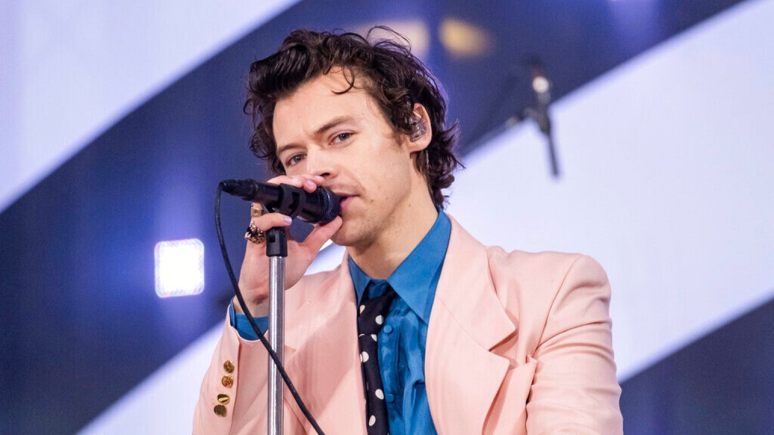 Harry Styles in Berlin: Why is the superstar really in the German ...