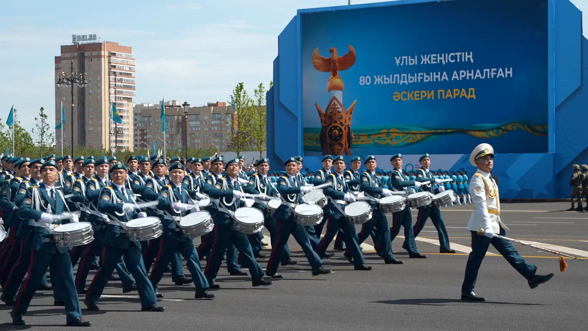 Video. Astana ospita una grande parata militare per l'80° anniversario ...