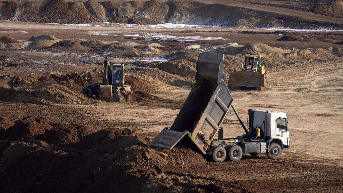 Ukraine's parliament unanimously ratifies mineral exploitation deal ...