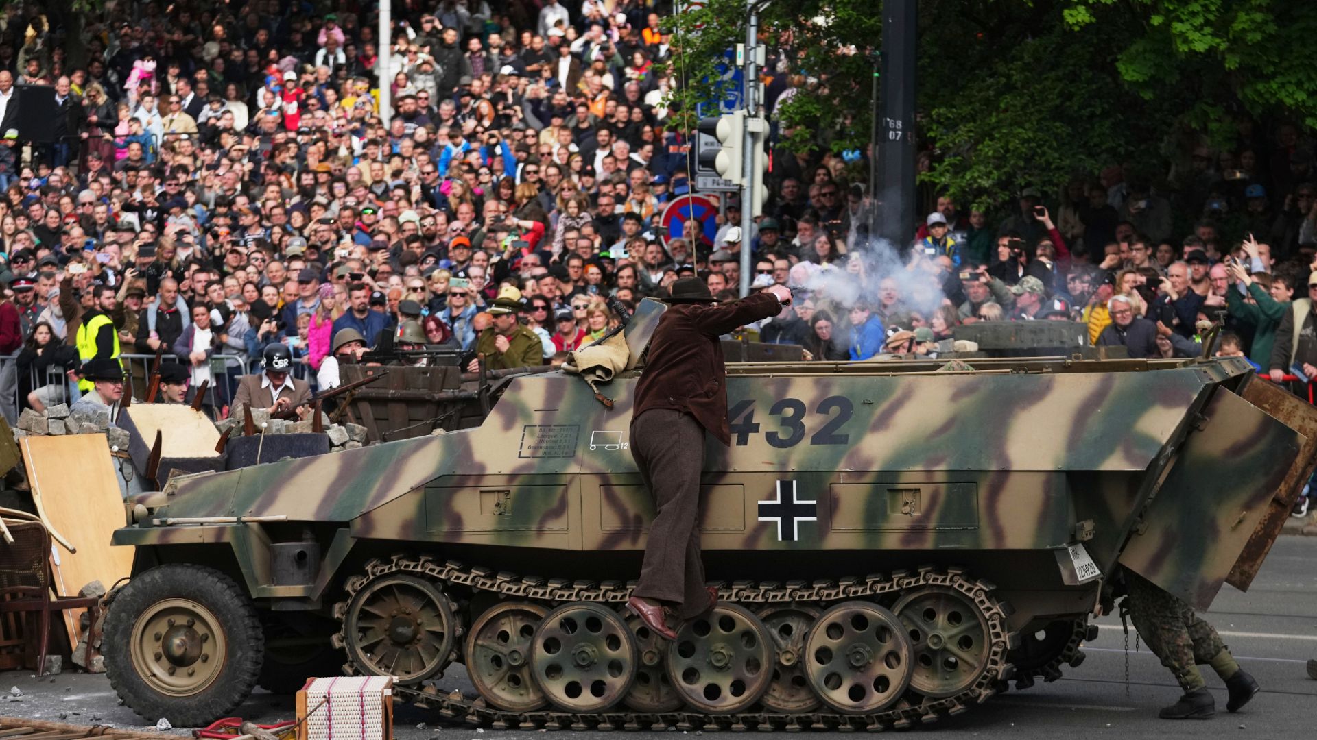Video. Prague marks VE Day with reenactment of 1945 uprising against ...