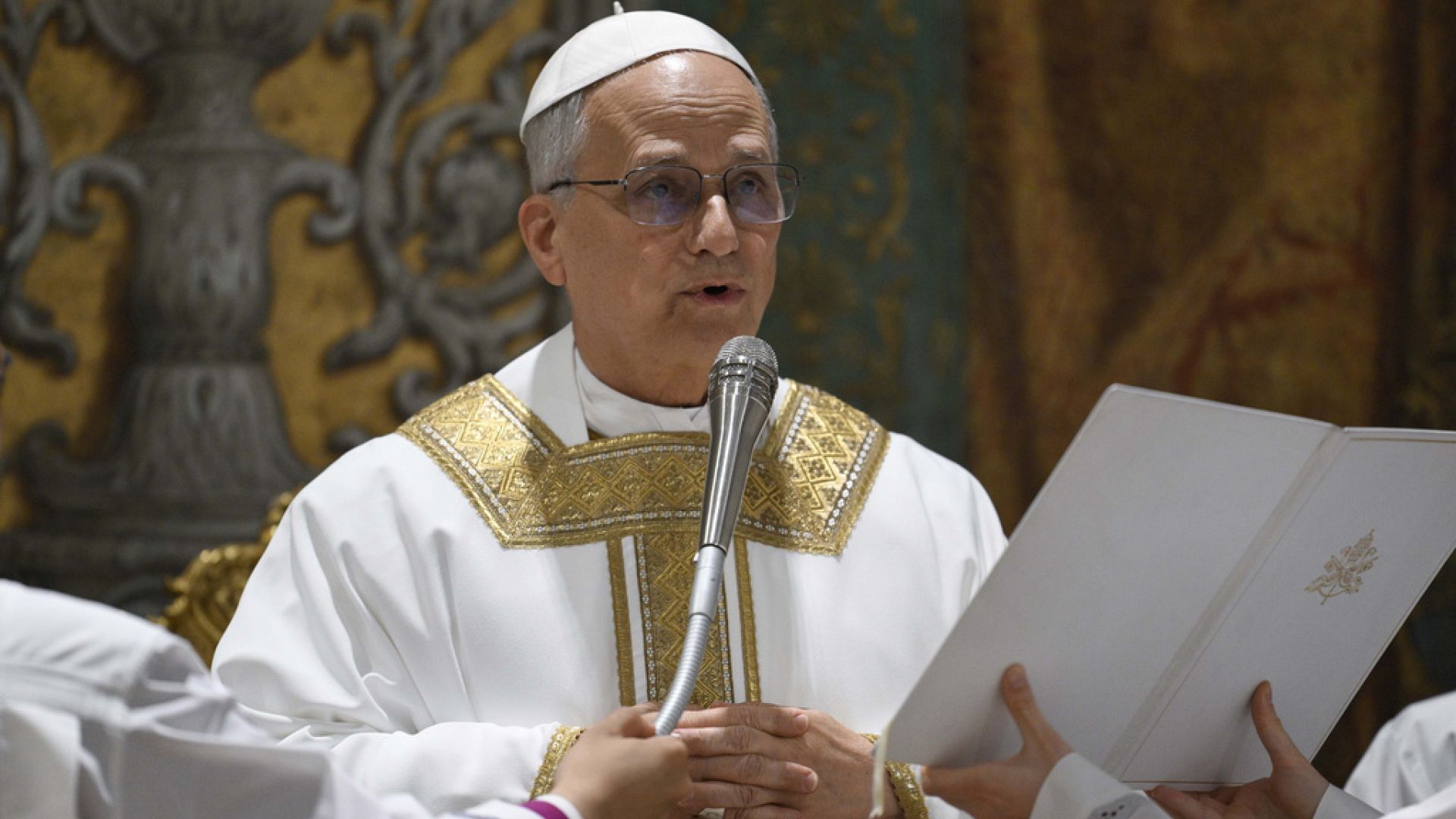 Elezione Papa Leone XIV, prima messa di Prevost nella cappella Sistina ...