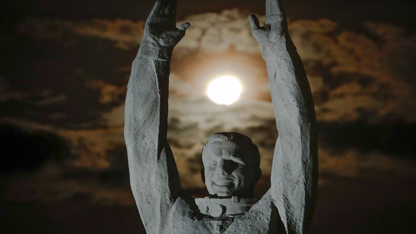 Kazakhstan to regain legendary Soviet space launch site, 'Gagarin's ...