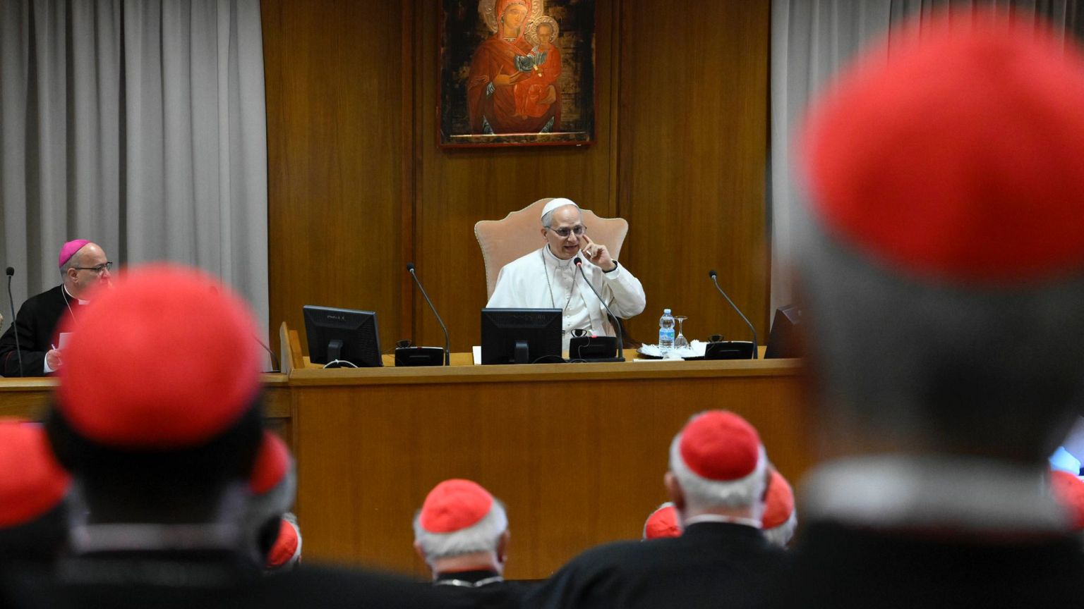 Vaticano, il Papa spiega ai cardinali perché ha scelto nome Leone XIV ...