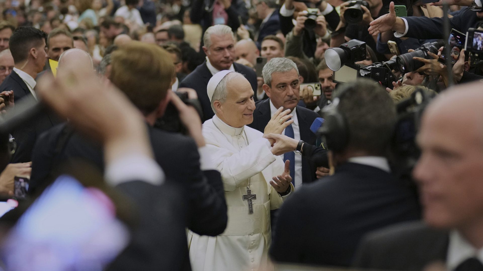 Papa Leone XIV incontra la stampa: "Disarmare le parole per disarmare ...