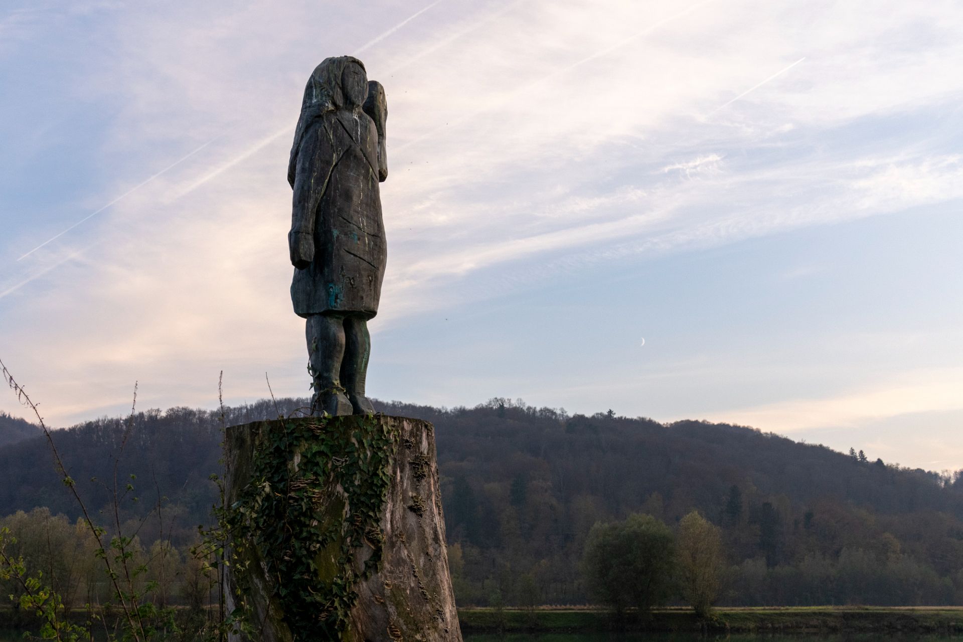 Police investigate disappearance of Melania Trump's bronze statue in ...