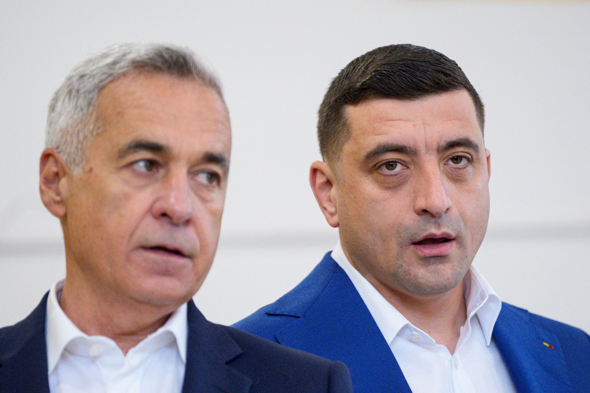 Romanians vote in cliffhanger presidential election as tensions ...