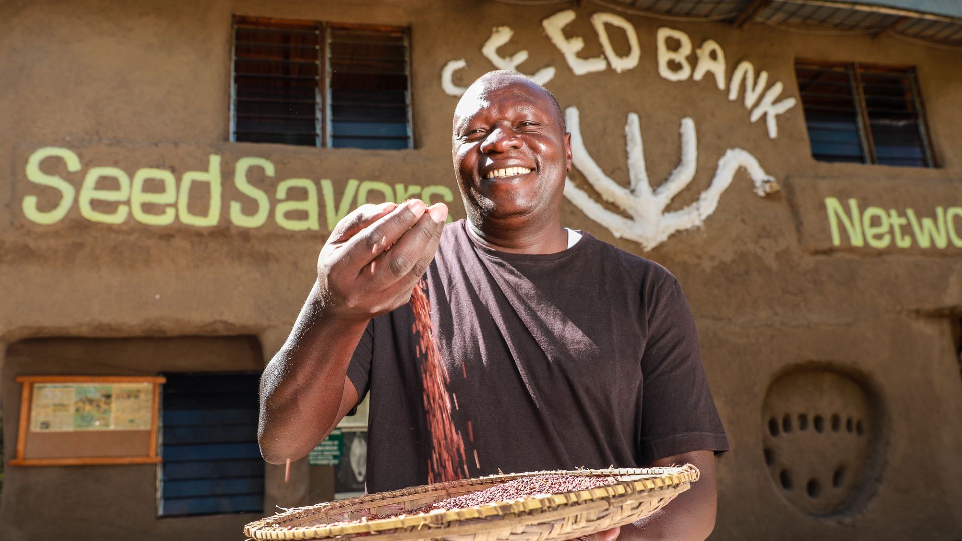 Watch: The Kenyan network saving seeds for future generations | Euronews