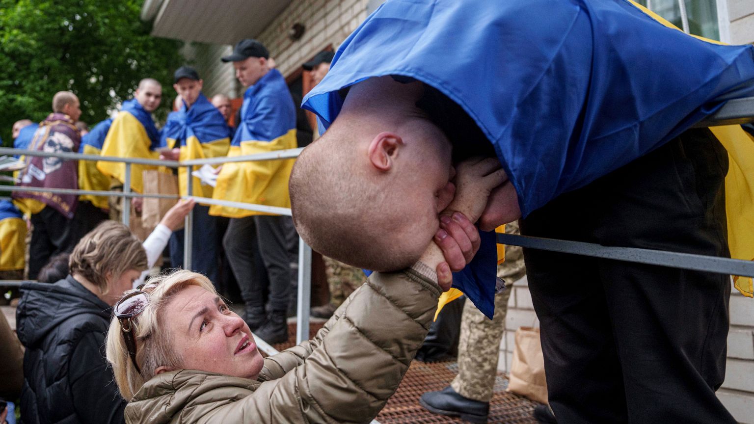 La Russie propose aux prisonniers de guerre ukrainiens de "changer de ...