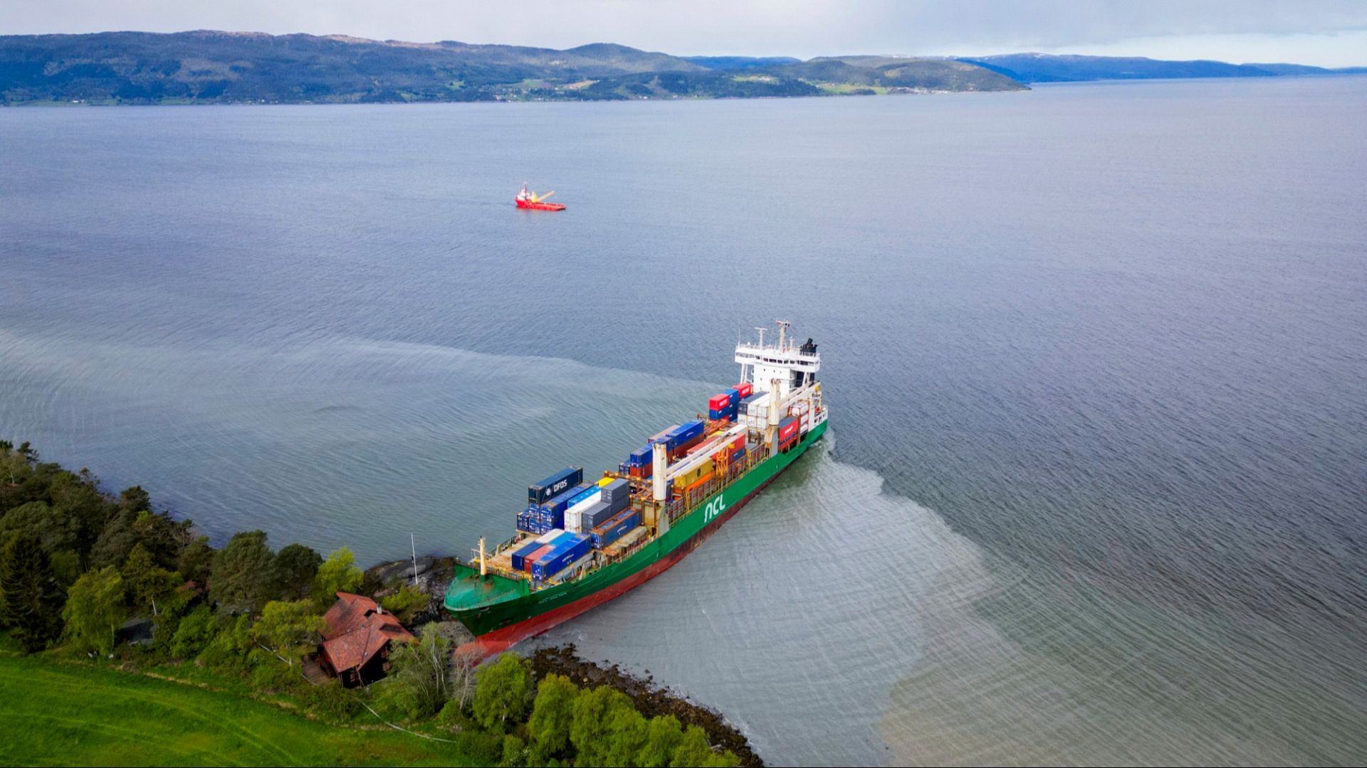 Norwegen: Containerschiff parkt versehentlich im Vorgarten | Euronews