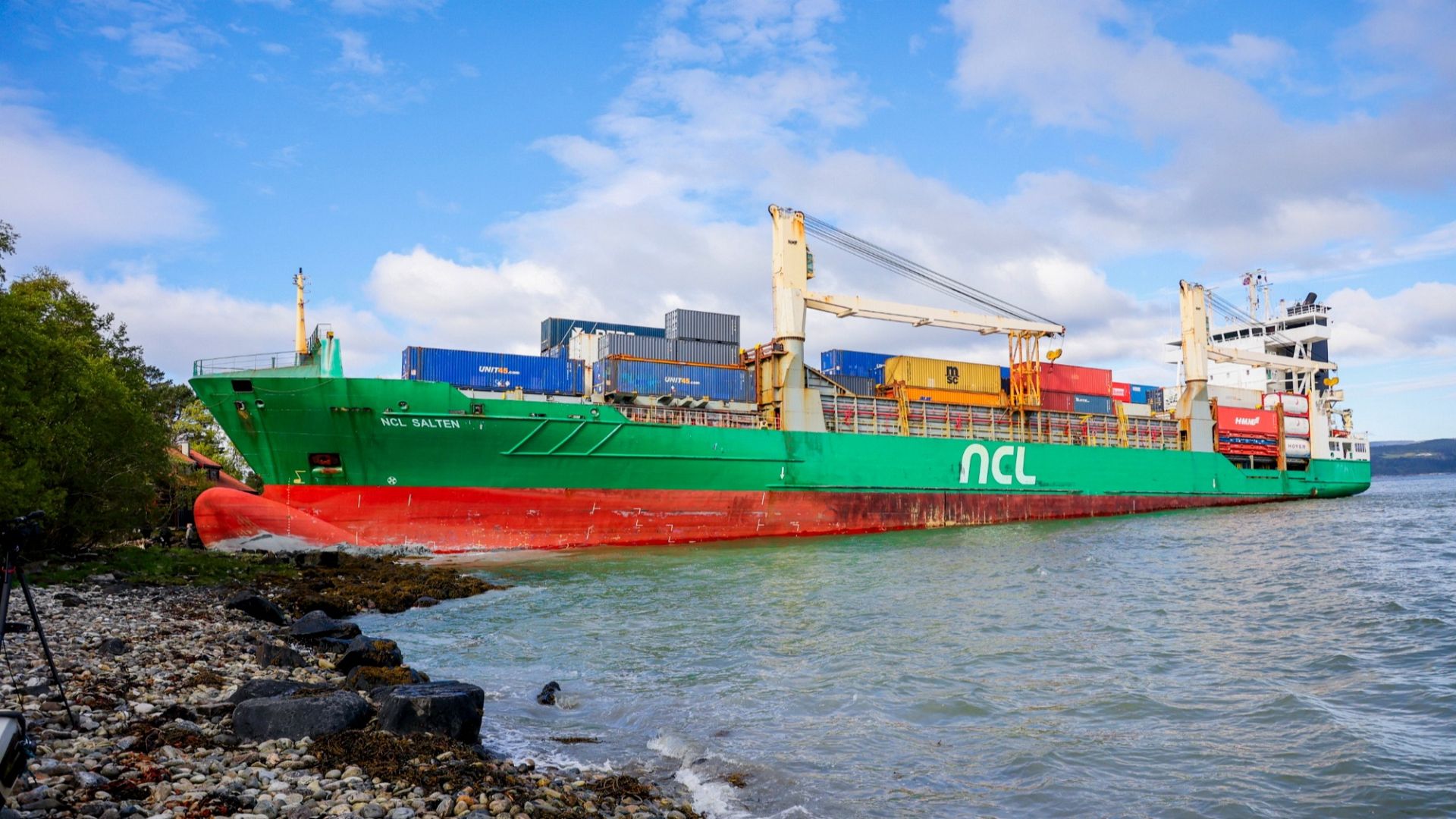 Norwegen: Containerschiff parkt versehentlich im Vorgarten | Euronews