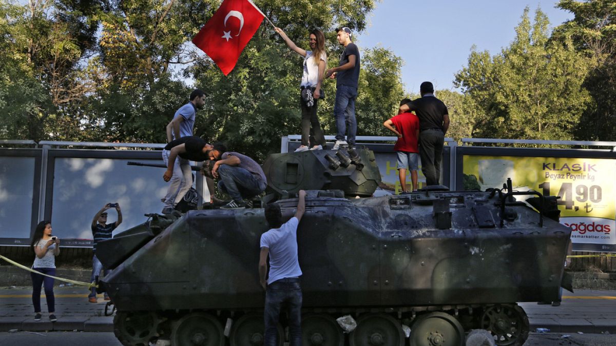 15 Temmuz darbe girişimiyle ilişkili olduğu iddiasıyla 63 askeri ...