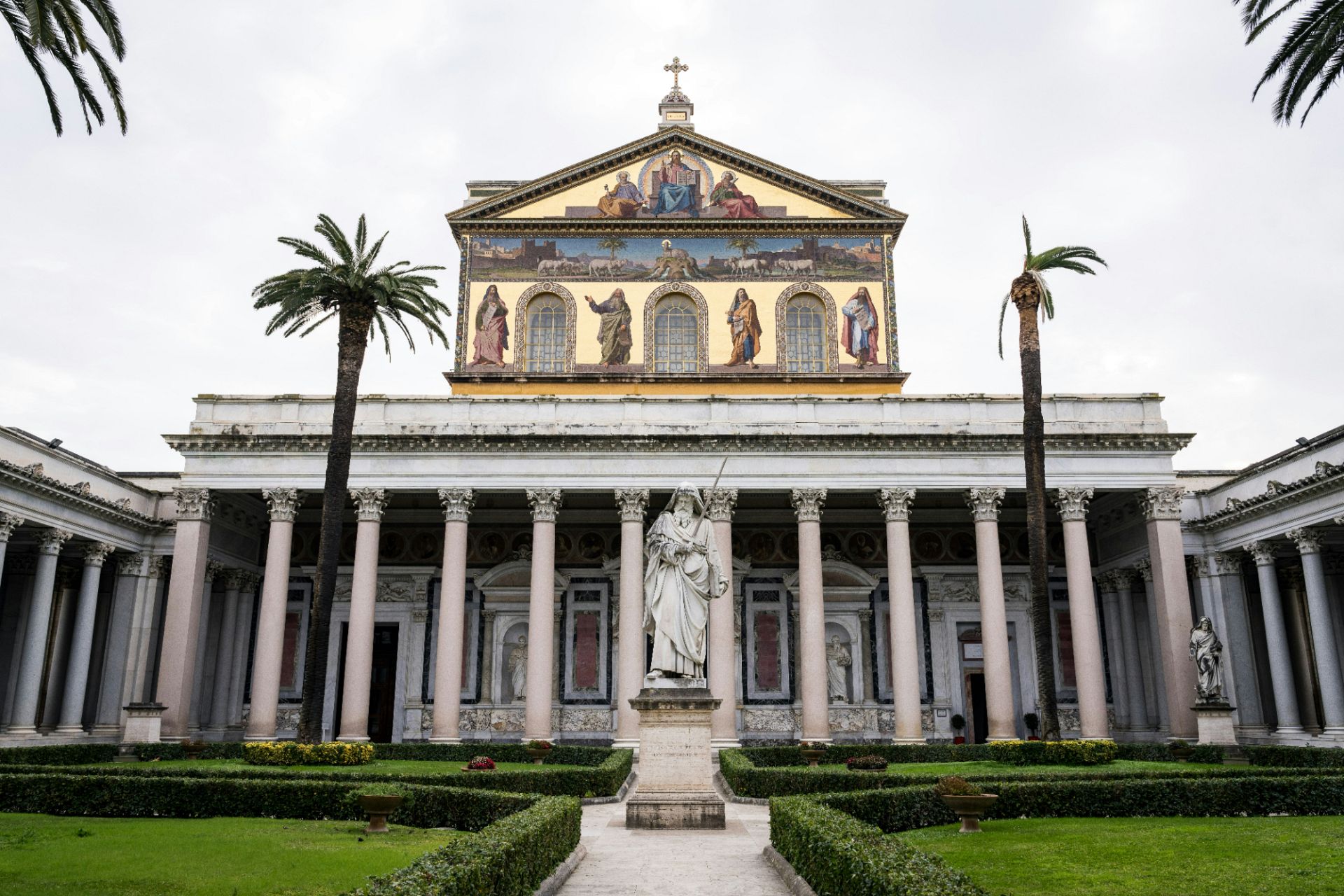 Walk this epic pilgrimage route around Rome to visit its seven most ...