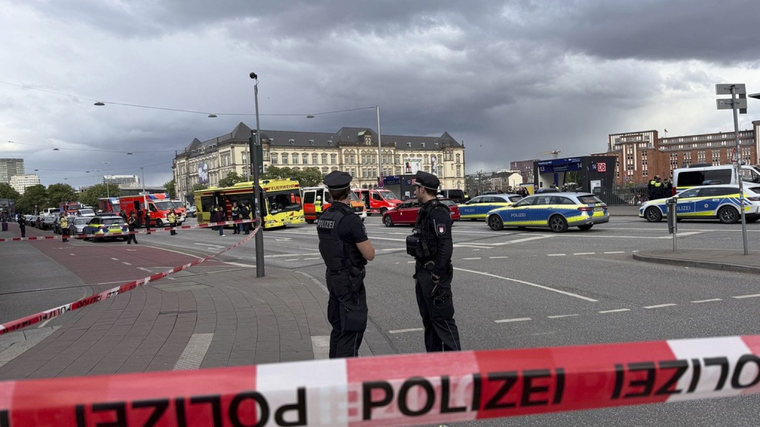 Messerangriff in Hamburg: Polizeibekannte Frau verletzt 18 Menschen | Euronews