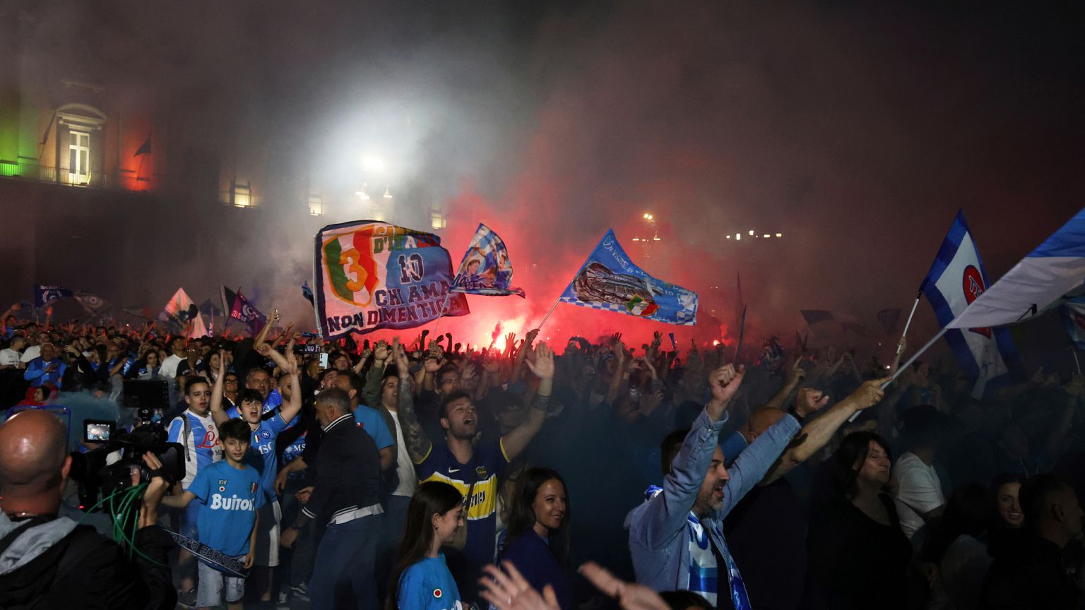 Ιταλία: Πρωταθλήτρια η Νάπολι - Πανηγυρισμοί μέχρι και στην... Νέα ...