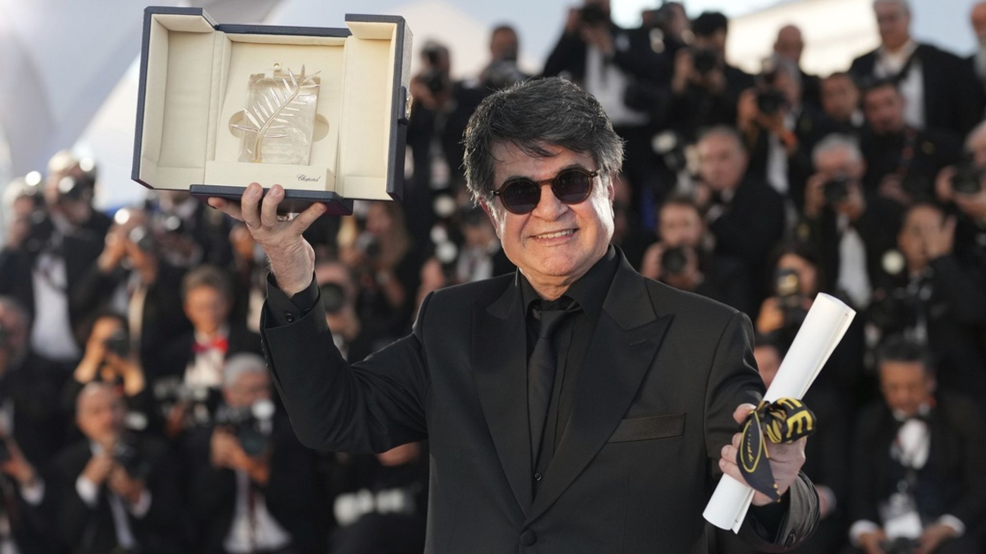 L'Iranien Jafar Panahi remporte la Palme d'or pour son film "Un simple ...