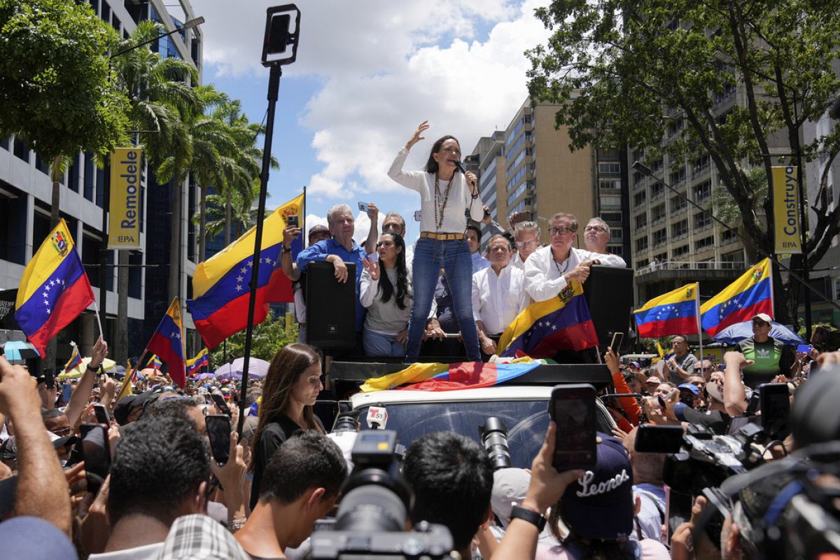 Sweeping victory for Venezuela's ruling party in elections boycotted by ...