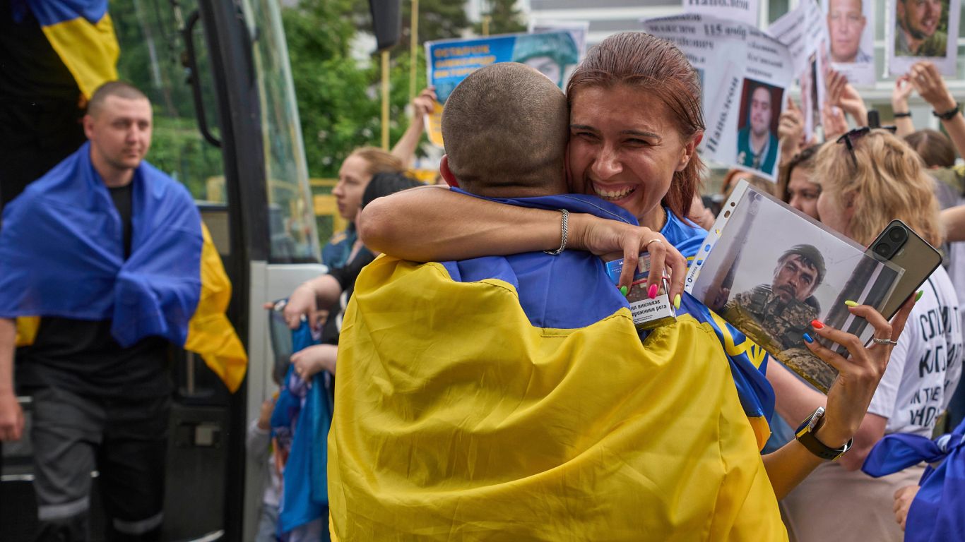 Video. Russia and Ukraine complete final phase of major prisoner swap ...