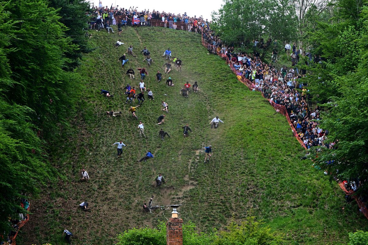 In pictures: Daredevils tumble for glory at Gloucester's annual cheese ...