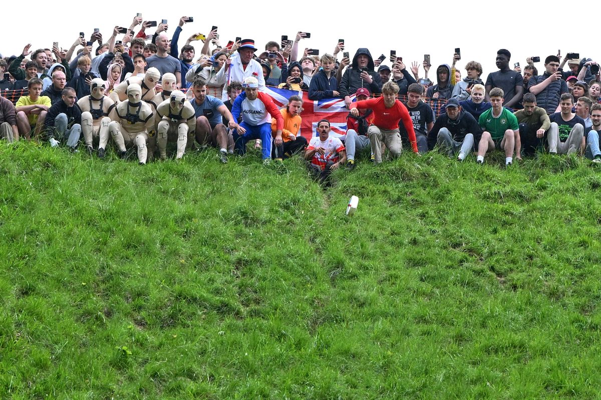 In pictures: Daredevils tumble for glory at Gloucester's annual cheese ...
