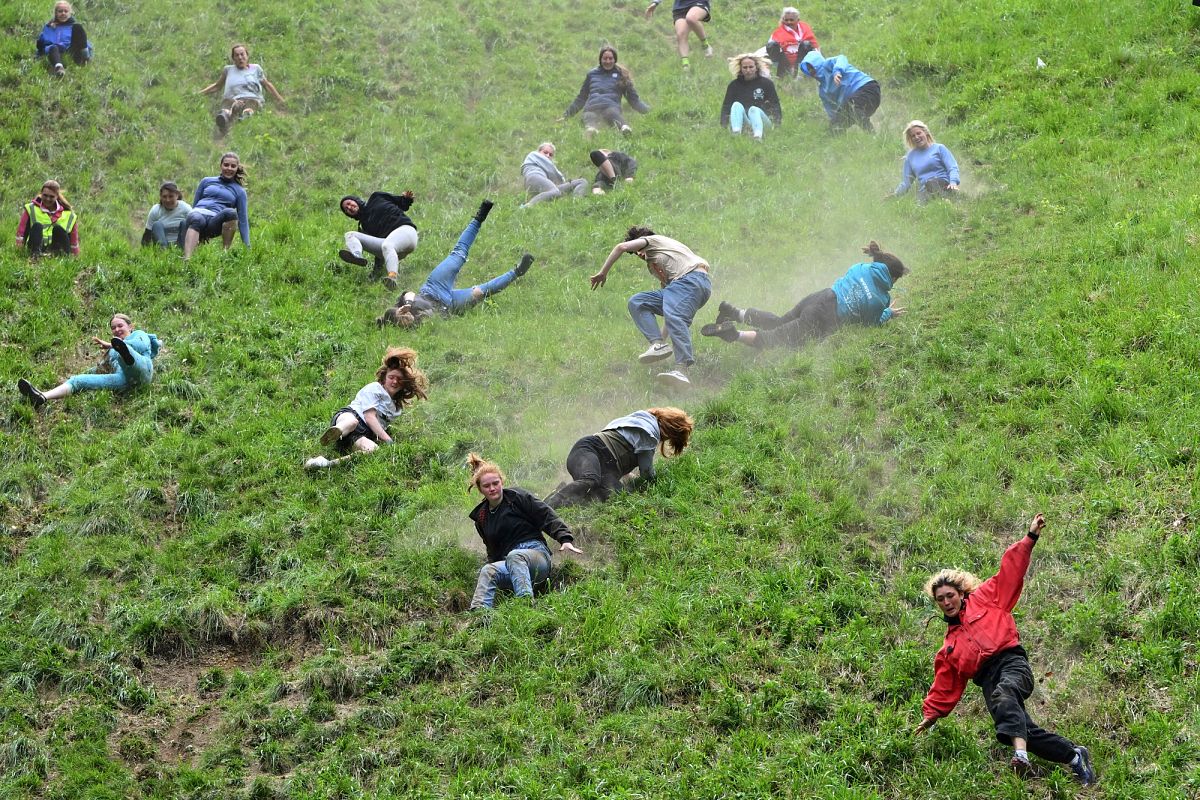 In pictures: Daredevils tumble for glory at Gloucester's annual cheese ...