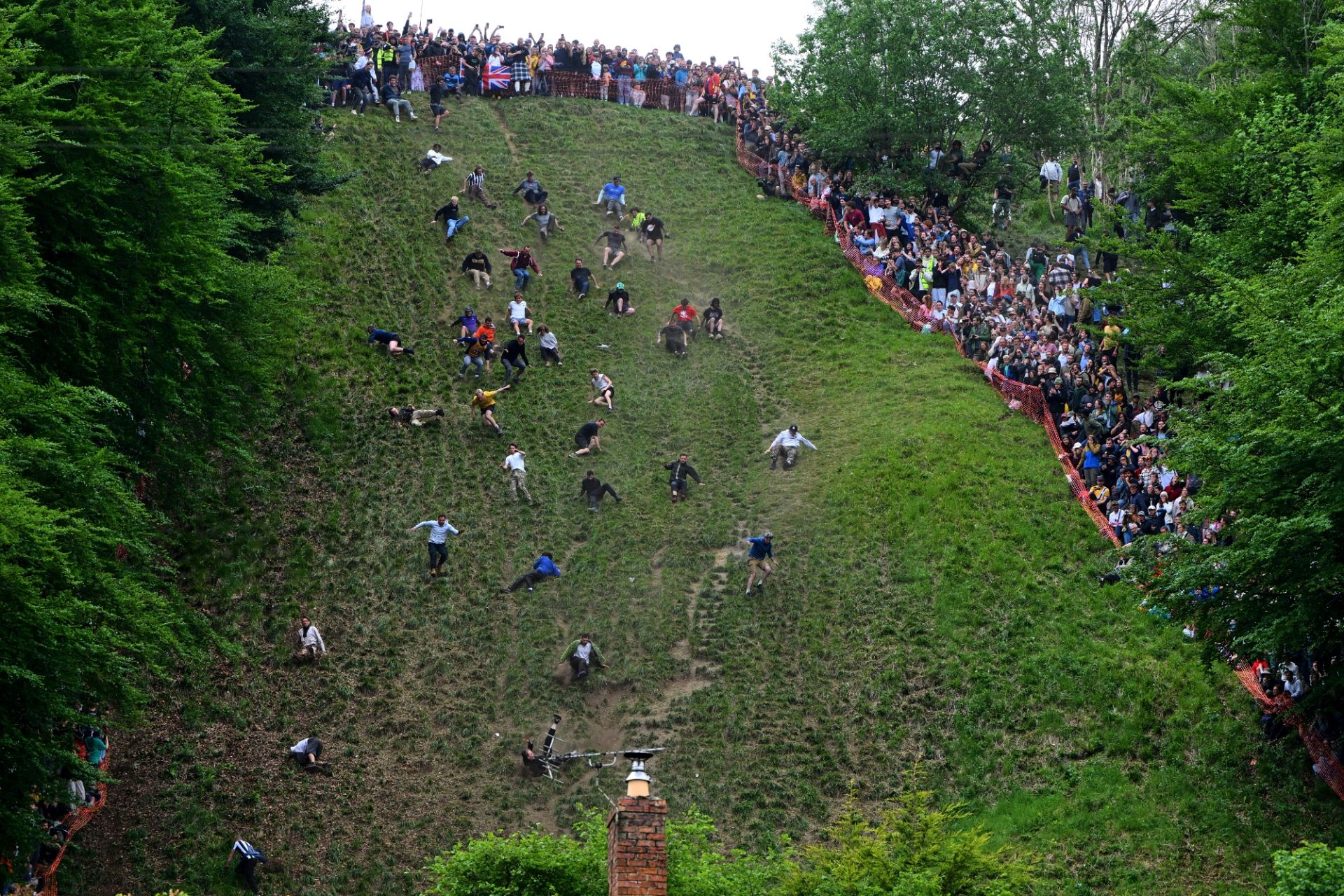 In pictures: Daredevils tumble for glory at Gloucester's annual cheese ...