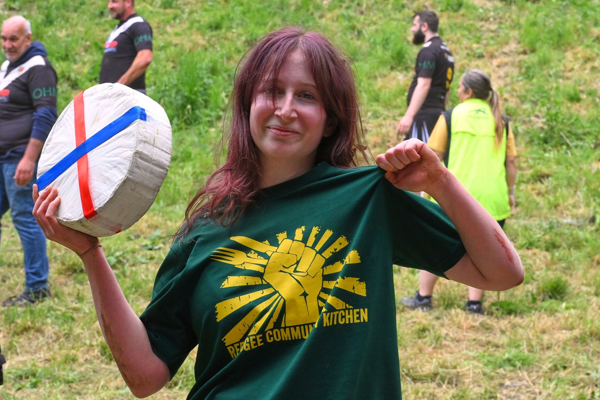 In Bildern: Münchner YouTuber Kopke gewinnt Käse-Rennen in Gloucester | Euronews