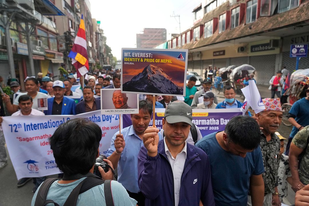 Le Népal célèbre les 72 ans de la conquête du sommet de l'Everest ...