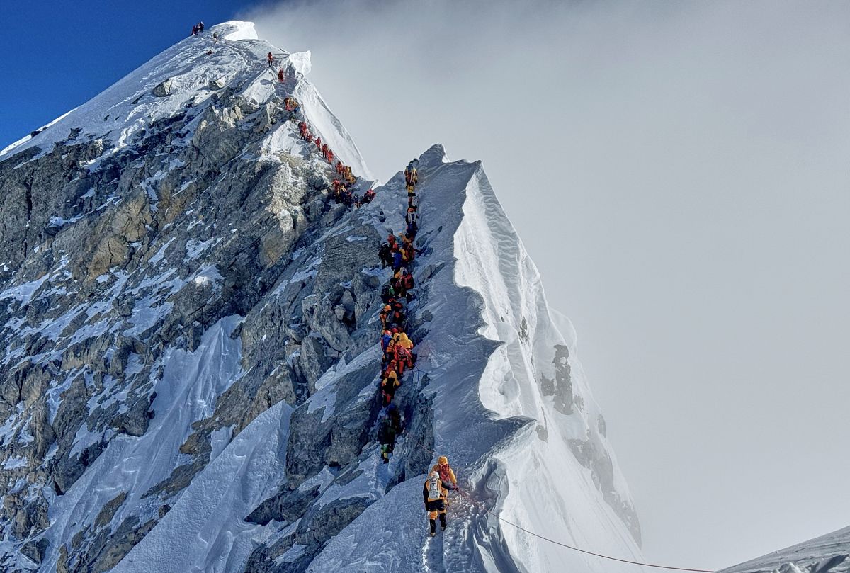 Nepal: la comunità alpinistica celebra i 72 anni dalla conquista della ...