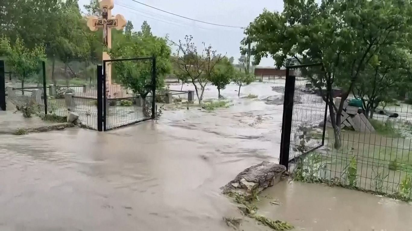 Las inundaciones en Rumanía amenazan con destruir la histórica mina de ...