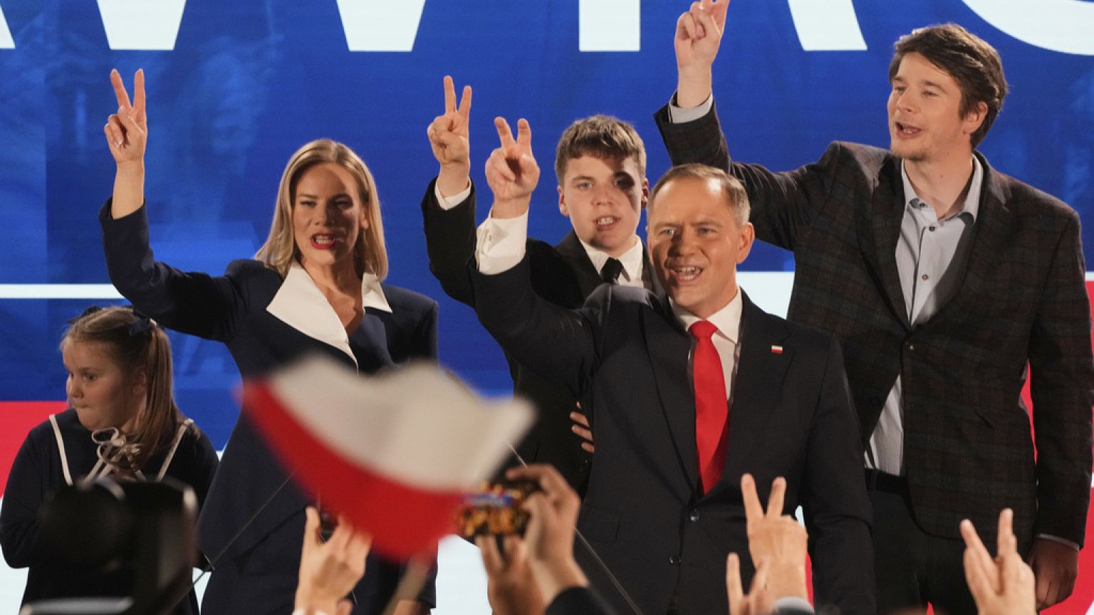 Qui est Karol Nawrocki, historien nationaliste et nouveau président ...