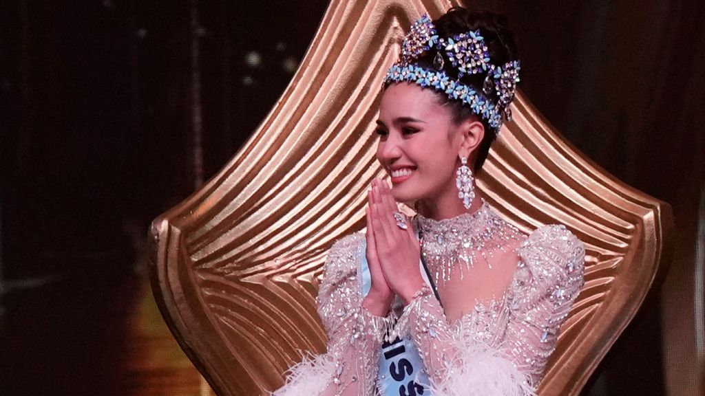 Why is everyone so obsessed with Mean Girls' Regina George? | Euronews