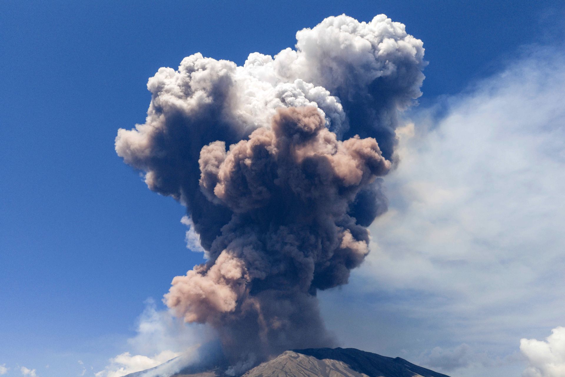 Mount Etna volcanic eruption: Is it safe to travel to Sicily and are ...