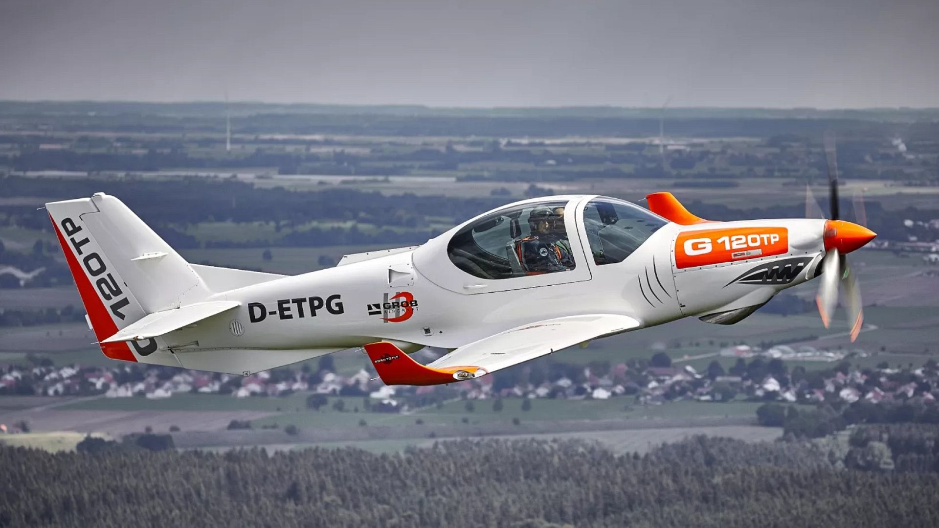 KI-Drohnen: Rüstungsfirma Helsing kauft Flugzeugbauer Grob Aircraft ...