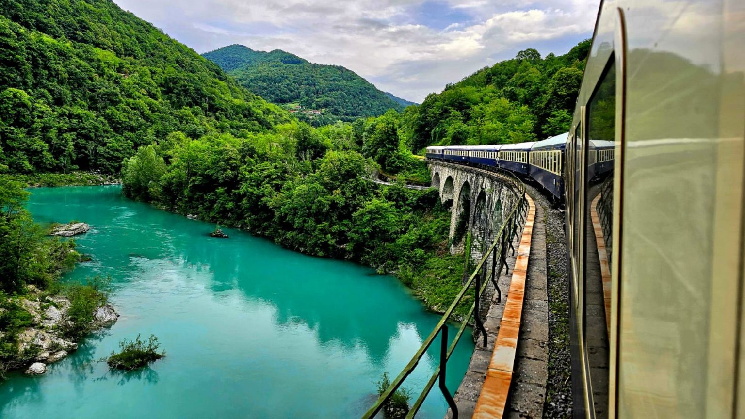 J'ai fait un voyage de 7 jours de Paris à Istanbul à bord du plus récent train transcontinental ...