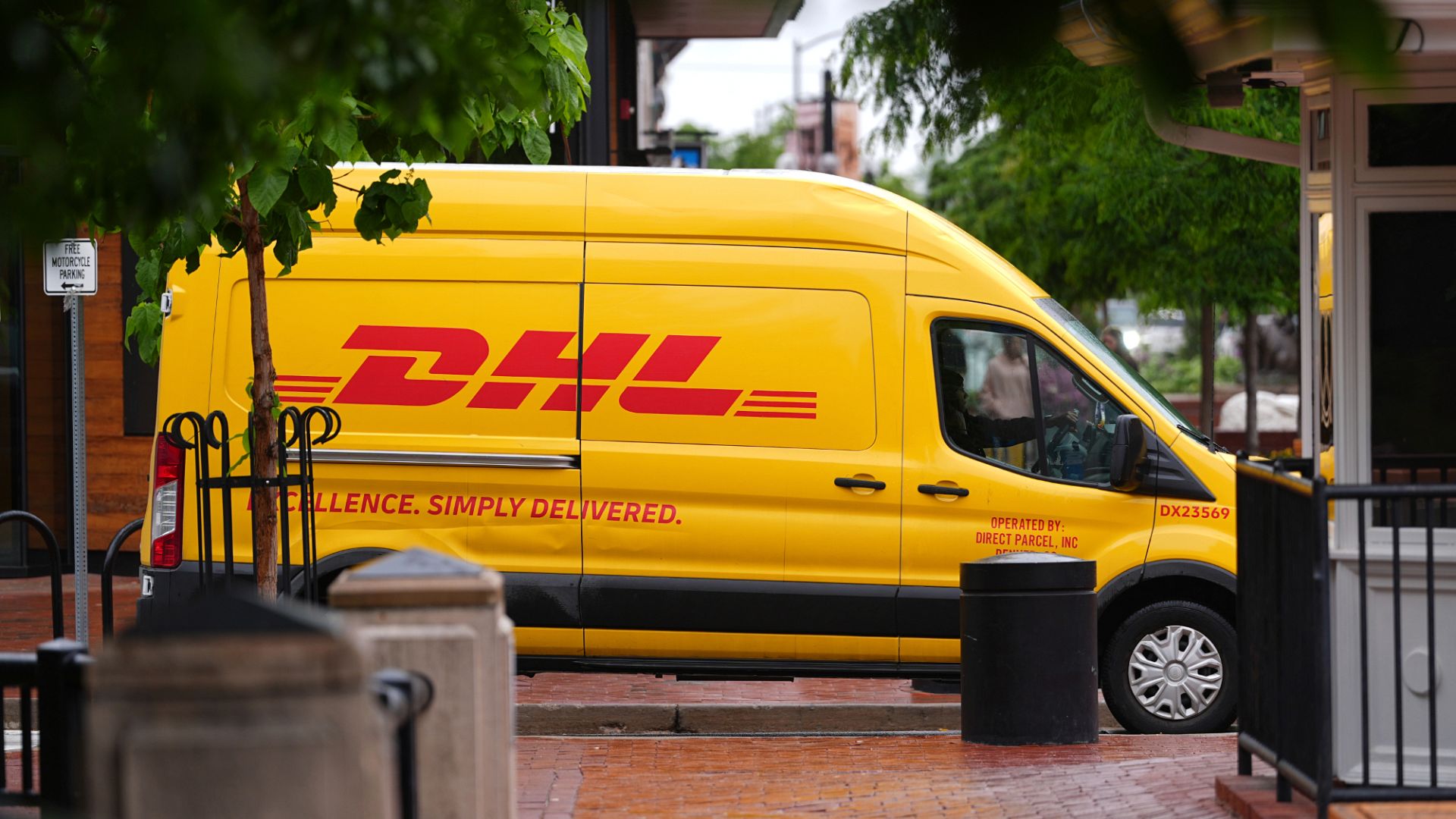 Merger between DHL and Evri probed by UK’s competition watchdog | Euronews
