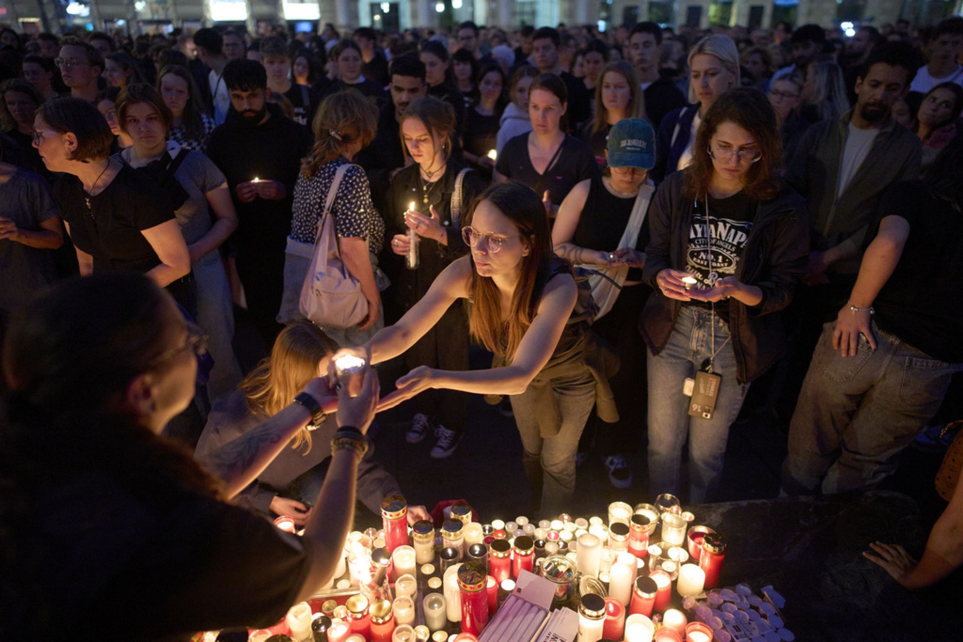 O que sabemos sobre o atirador que matou 10 pessoas numa escola na Áustria? | Euronews