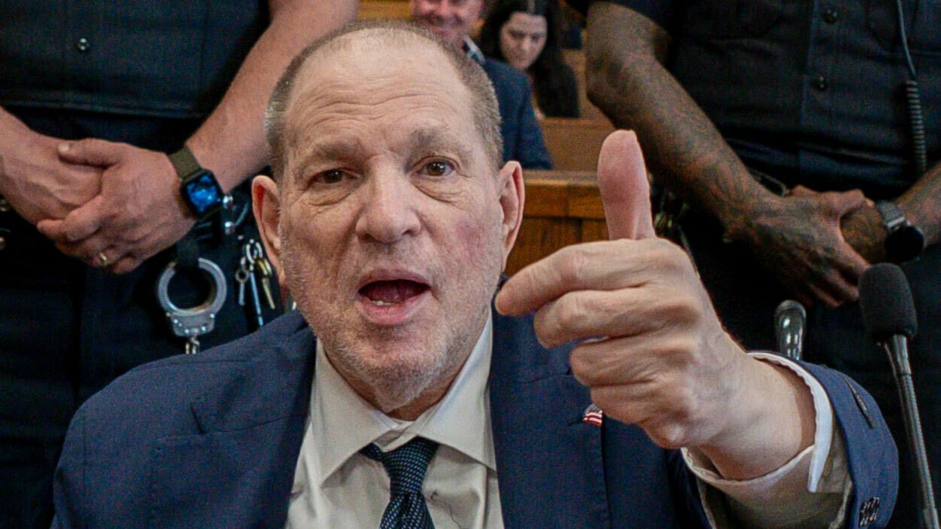 New York jury convicts Harvey Weinstein of top charge in #MeToo sex crimes retrial | Euronews