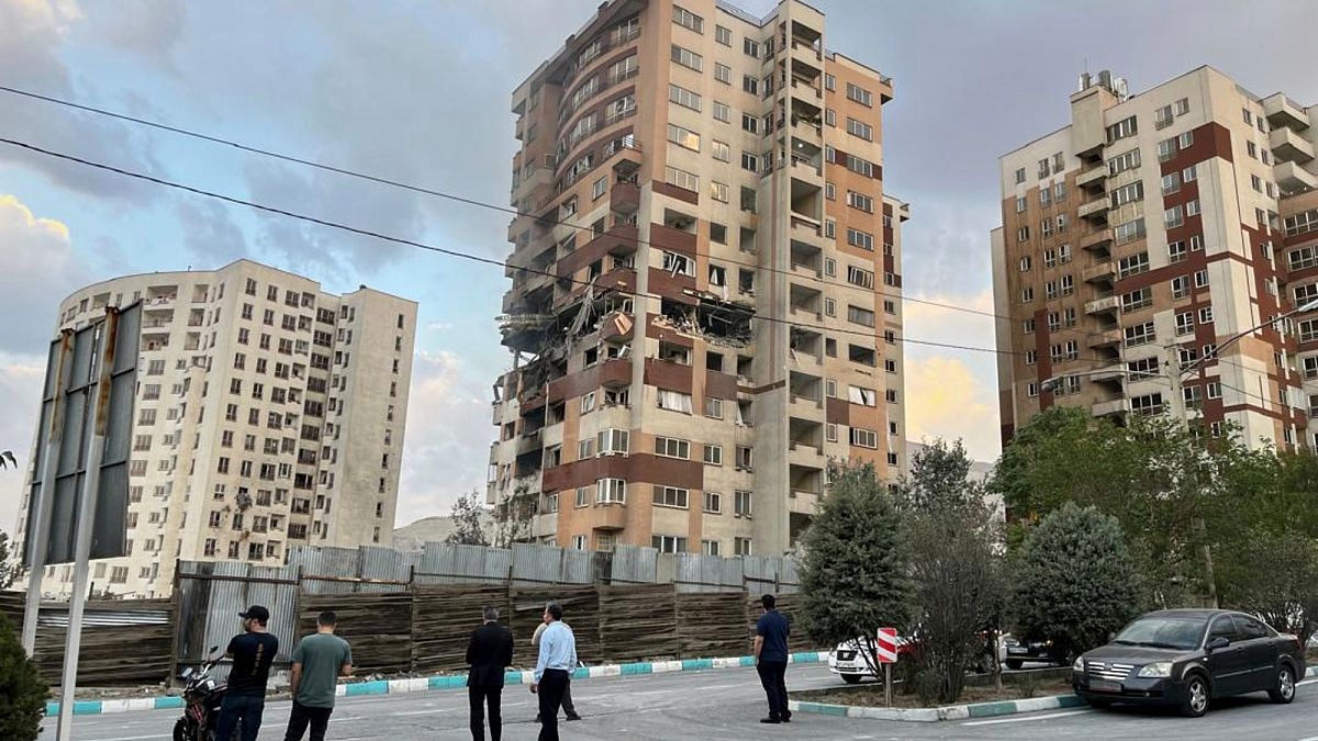 Israele attacca l'Iran: colpiti siti nucleari, Teheran risponde con ...