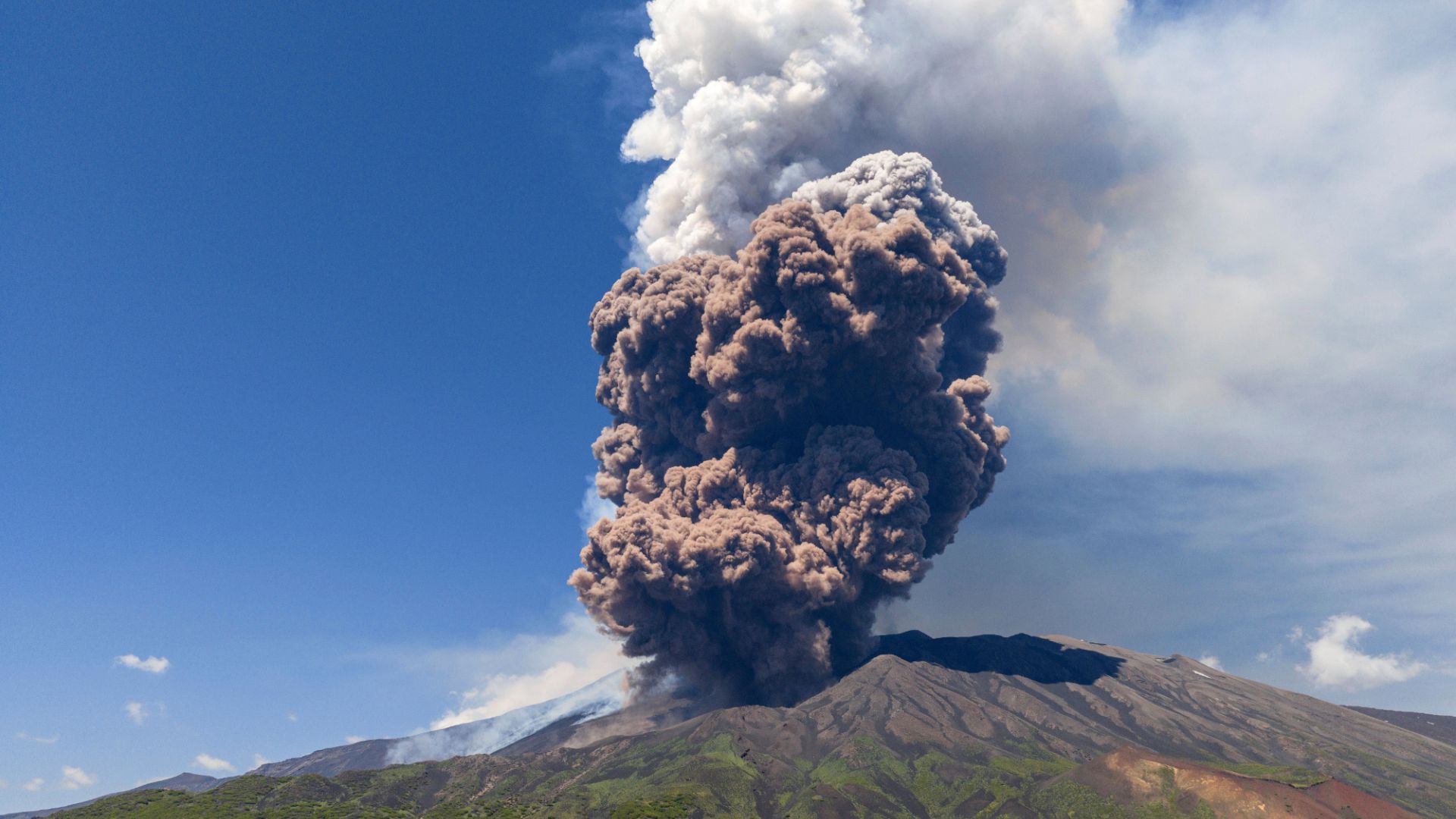 Fact check: Tourist videos of Mount Etna eruption are real, not AI ...