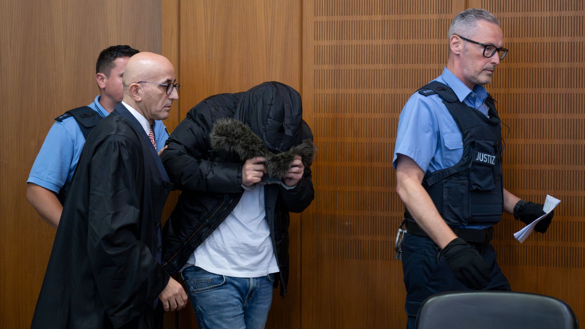 "Médico da tortura" condenado a prisão perpétua na Alemanha | Euronews